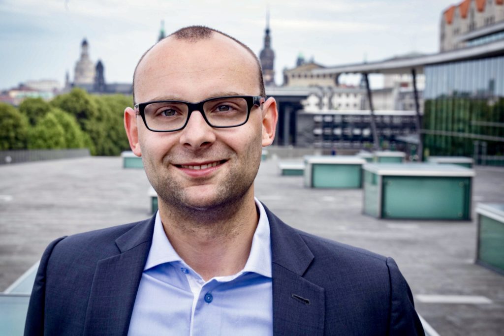 Interview mit dem Versicherungsonkel Roland Hein von ERGO ...